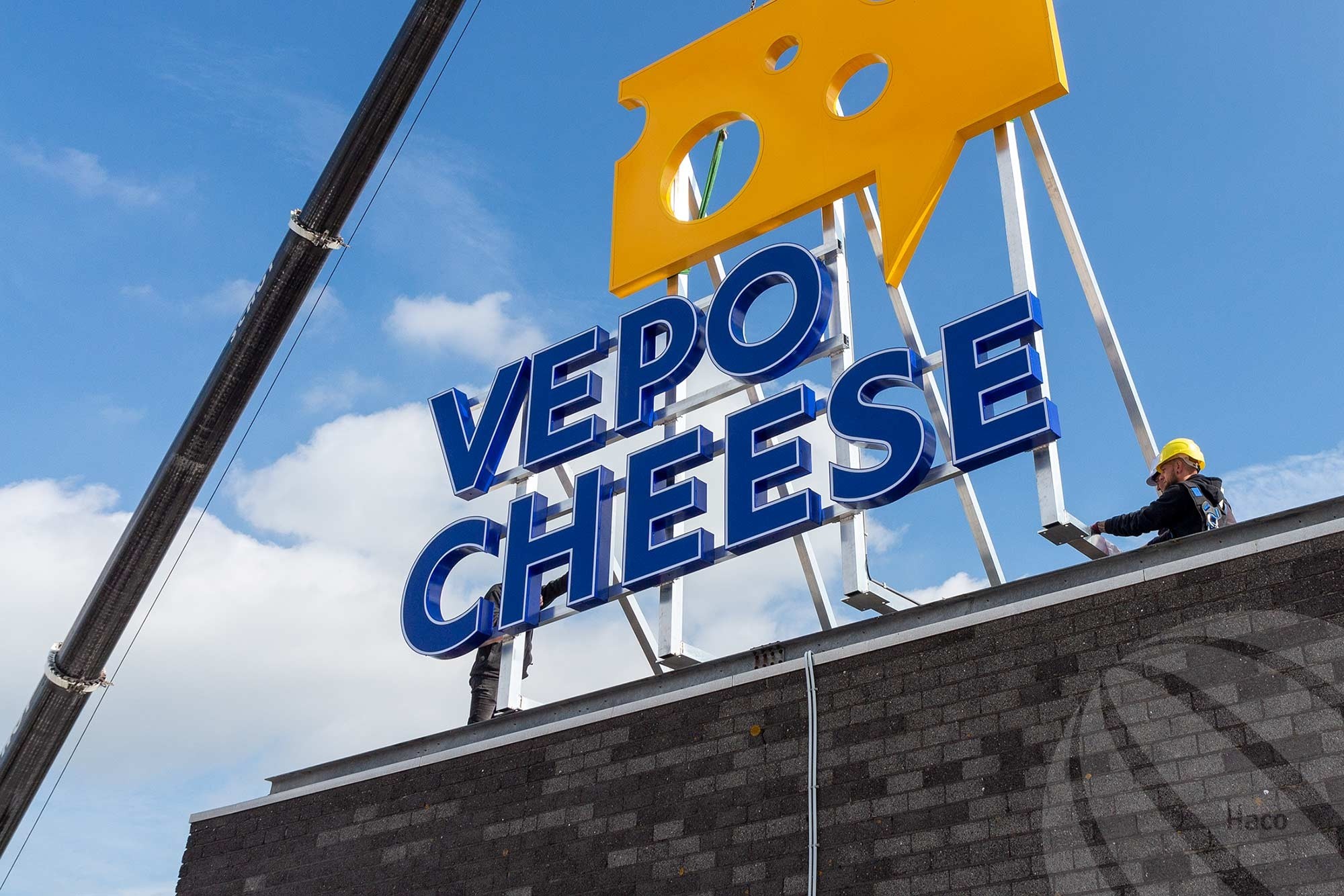 Neon wordt LED bij Vepo Cheese | Haco Lichtreclame Nieuwegein